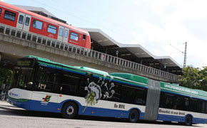 Solaris mit zwei Fahrzeugen auf dem UITP-Kongress